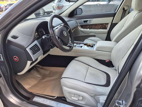 Ягуар ХФ 2012 в Утена на AUTOMOTO.COM.LV Серый Ягуар ХФ 2012 в Утена, объемом двигателя 2.99 л и пробегом 179 тыс. км за 4990 €, фото 10 на AUTOMOTO.COM.LV