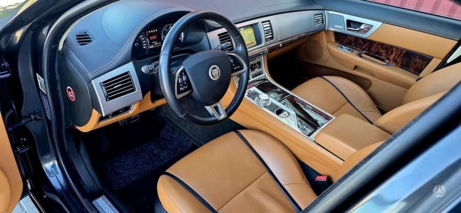Pelēks Jaguar XF 2013 Šauļi, ar dzinēja tilpumu 2.18 L un nobraukumu 140 tūkst. km par 8650 €, foto 21 vietnē AUTOMOTO.COM.LV