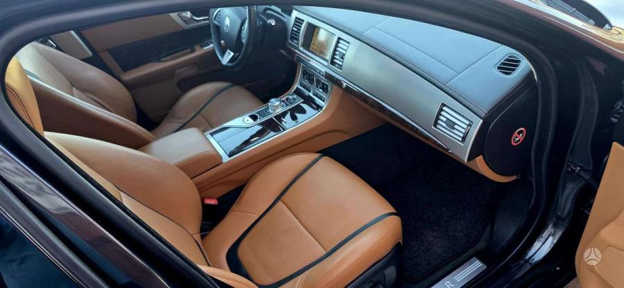 Pelēks Jaguar XF 2013 Šauļi, ar dzinēja tilpumu 2.18 L un nobraukumu 140 tūkst. km par 8650 €, foto 25 vietnē AUTOMOTO.COM.LV
