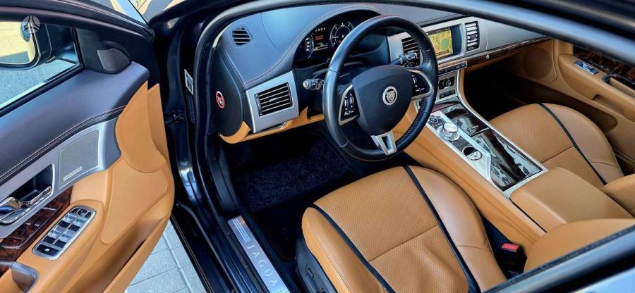 Pelēks Jaguar XF 2013 Šauļi, ar dzinēja tilpumu 2.18 L un nobraukumu 140 tūkst. km par 8650 €, foto 30 vietnē AUTOMOTO.COM.LV