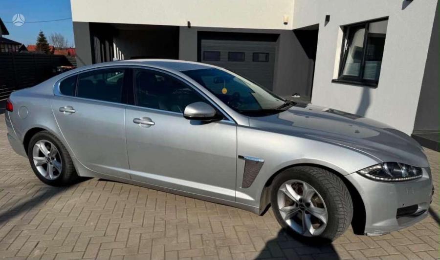 Pelēks Jaguar XF 2013 Klaipėda, ar dzinēja tilpumu 2.99 L un nobraukumu 320 tūkst. km par 4500 €, foto 6 vietnē AUTOMOTO.COM.LV