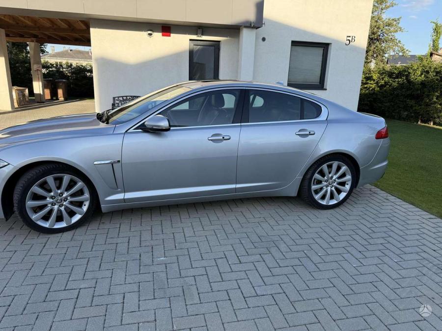 Grey Jaguar XF 2013 in Siauliai, with an engine capacity of 3.00 L and mileage of 178 thousand km for 7500 €, photo 6 on AUTOMOTO.COM.LV