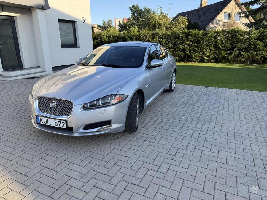 Grey Jaguar XF 2013 in Siauliai, with an engine capacity of 3.00 L and mileage of 178 thousand km for 7500 €, photo 7 on AUTOMOTO.COM.LV