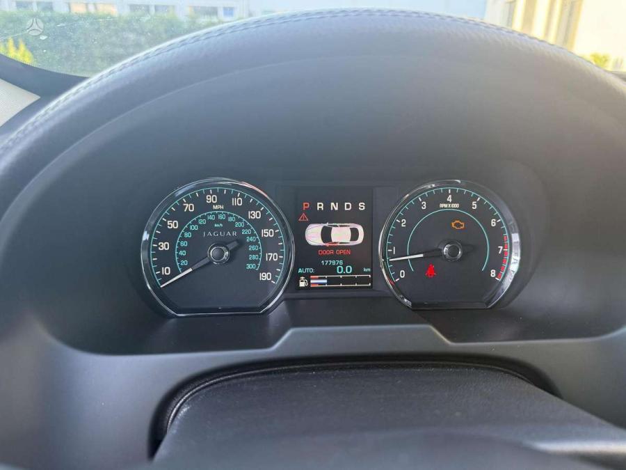 Grey Jaguar XF 2013 in Siauliai, with an engine capacity of 3.00 L and mileage of 178 thousand km for 7500 €, photo 9 on AUTOMOTO.COM.LV
