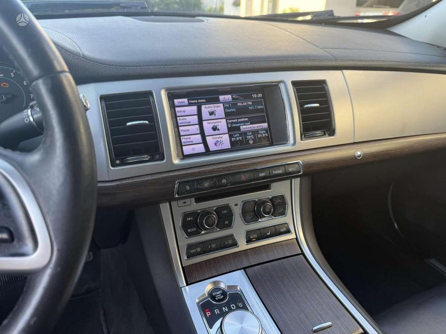 Grey Jaguar XF 2013 in Siauliai, with an engine capacity of 3.00 L and mileage of 178 thousand km for 7500 €, photo 10 on AUTOMOTO.COM.LV