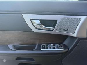 Grey Jaguar XF 2013 in Siauliai, with an engine capacity of 3.00 L and mileage of 178 thousand km for 7500 €, photo 11 on AUTOMOTO.COM.LV