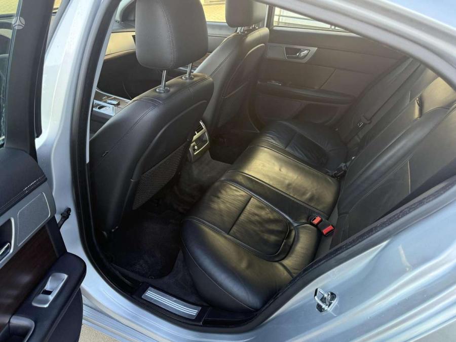 Grey Jaguar XF 2013 in Siauliai, with an engine capacity of 3.00 L and mileage of 178 thousand km for 7500 €, photo 13 on AUTOMOTO.COM.LV