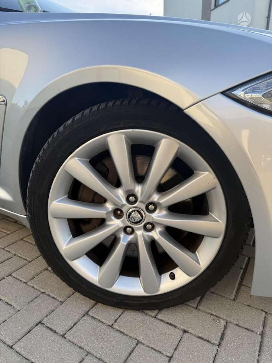 Grey Jaguar XF 2013 in Siauliai, with an engine capacity of 3.00 L and mileage of 178 thousand km for 7500 €, photo 16 on AUTOMOTO.COM.LV