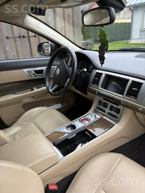 Grey Jaguar XF 2014 in Riga, with an engine capacity of 3.00 L and mileage of 330 thousand km for 9100 €, photo 6 on AUTOMOTO.COM.LV