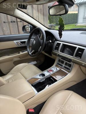 Pelēks Jaguar XF 2014 Rīga, ar dzinēja tilpumu 3.00 L un nobraukumu 330 tūkst. km par 9100 €, foto 7 vietnē AUTOMOTO.COM.LV