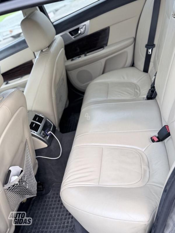 Grey Jaguar XF 2014 in Marijampole, with an engine capacity of 2.20 L and mileage of 300 thousand km for 6250 €, photo 8 on AUTOMOTO.COM.LV