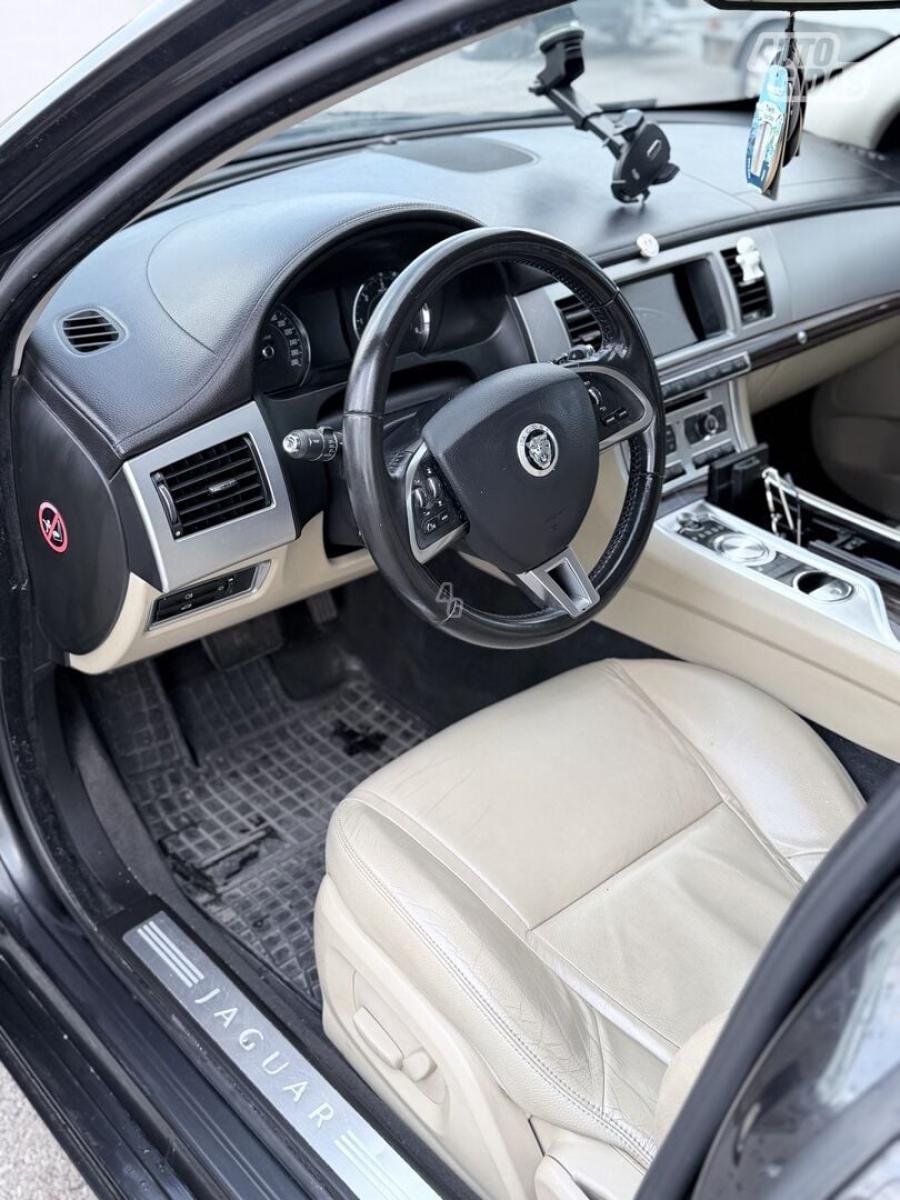 Pelēks Jaguar XF 2014 Marijampole, ar dzinēja tilpumu 2.20 L un nobraukumu 300 tūkst. km par 6250 €, foto 18 vietnē AUTOMOTO.COM.LV
