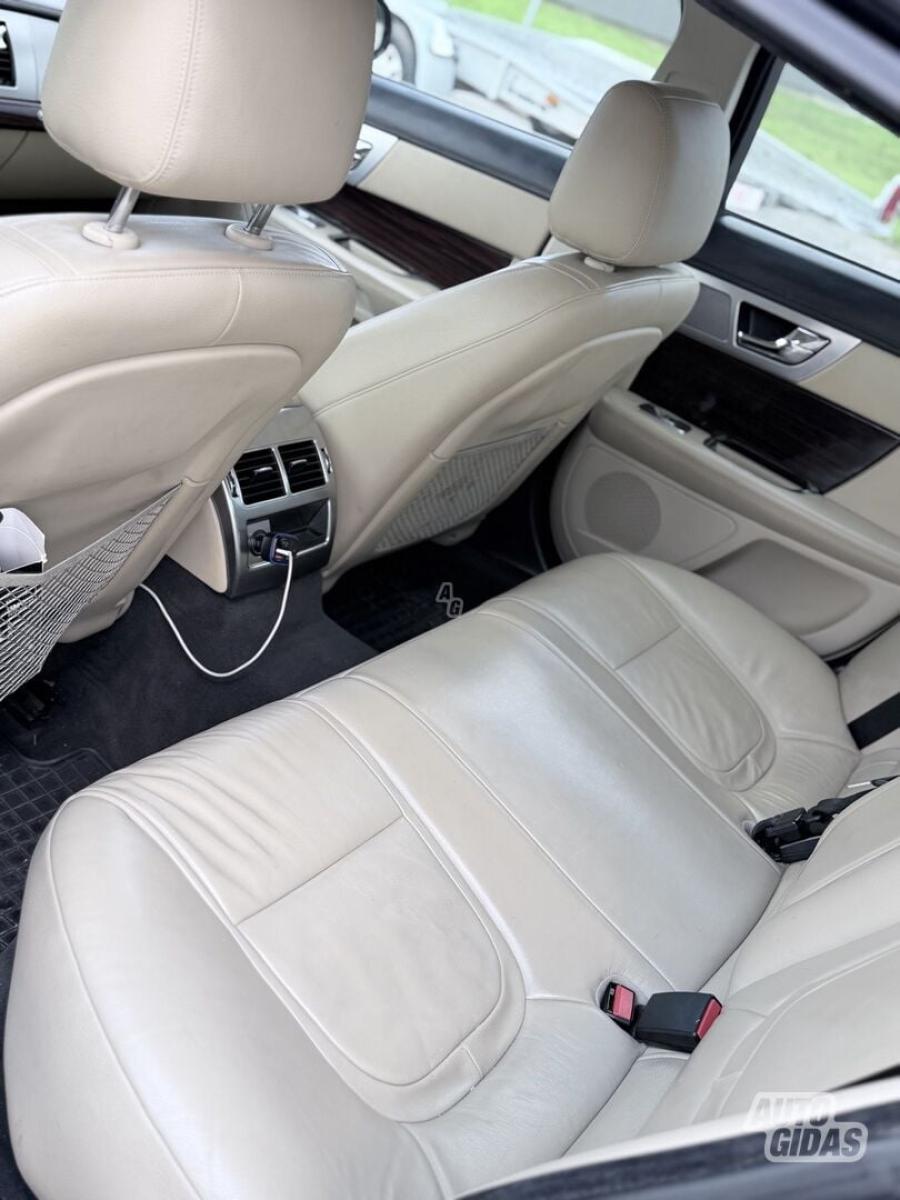 Pelēks Jaguar XF 2014 Marijampole, ar dzinēja tilpumu 2.20 L un nobraukumu 300 tūkst. km par 6250 €, foto 20 vietnē AUTOMOTO.COM.LV