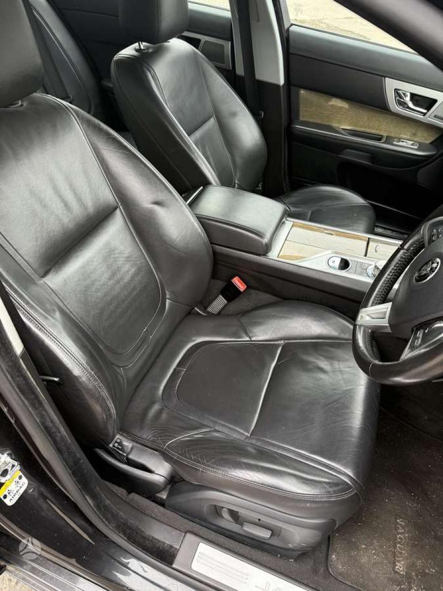 Pelēks Jaguar XF 2014 Panevēža, ar dzinēja tilpumu 0.00 L un nobraukumu 199 tūkst. km par 2499 €, foto 9 vietnē AUTOMOTO.COM.LV