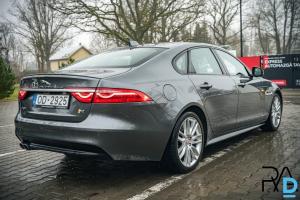 Grey Jaguar XF 2015 in Riga, with an engine capacity of 2.00 L and mileage of 300 thousand km for 8990 €, photo 3 on AUTOMOTO.COM.LV
