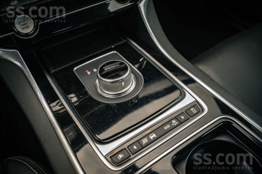 Grey Jaguar XF 2015 in Riga, with an engine capacity of 2.00 L and mileage of 0 thousand km for 7990 €, photo 15 on AUTOMOTO.COM.LV