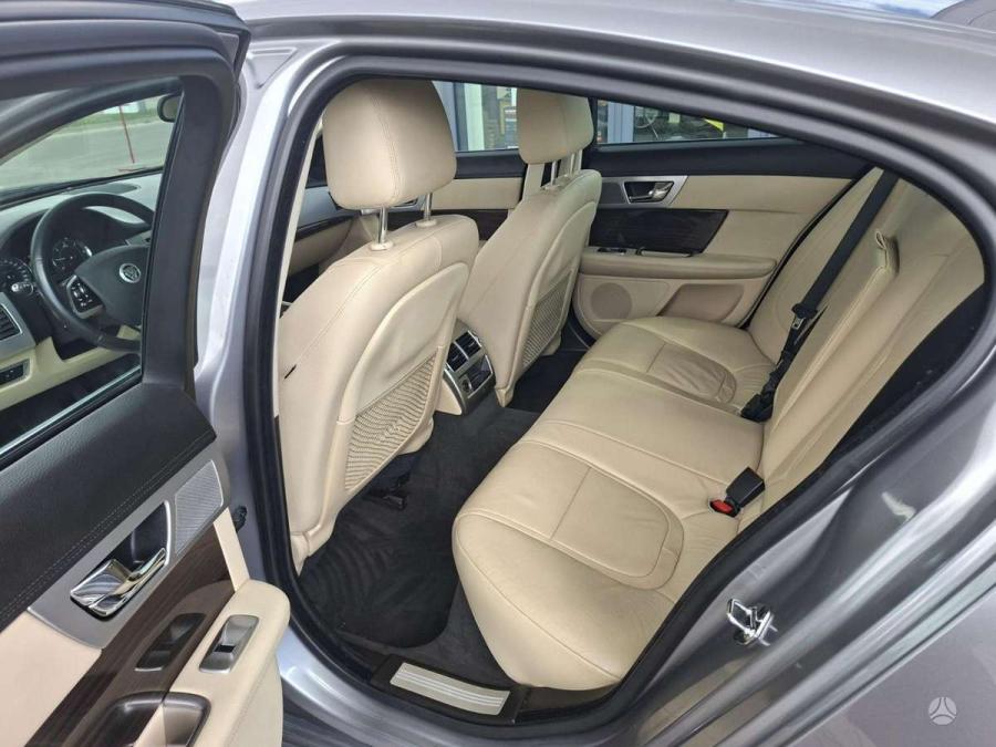 Pelēks Jaguar XF 2015 Šauļi, ar dzinēja tilpumu 2.20 L un nobraukumu 185 tūkst. km par 6990 €, foto 13 vietnē AUTOMOTO.COM.LV