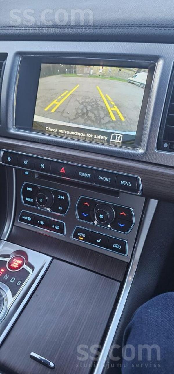 Grey Jaguar XF 2015 in Riga, with an engine capacity of 2.20 L and mileage of 142 thousand km for 9500 €, photo 5 on AUTOMOTO.COM.LV