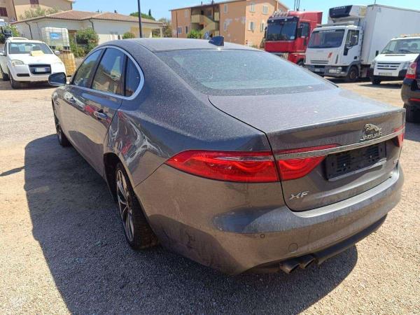 Grey Jaguar XF 2016 in Panevezys, with an engine capacity of 2.00 L and mileage of 249 thousand km for 4800 €, photo 6 on AUTOMOTO.COM.LV