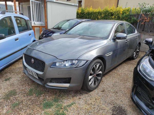 Grey Jaguar XF 2016 in Panevezys, with an engine capacity of 2.00 L and mileage of 249 thousand km for 4800 €, photo 7 on AUTOMOTO.COM.LV