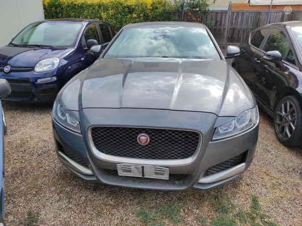 Grey Jaguar XF 2016 in Panevezys, with an engine capacity of 2.00 L and mileage of 249 thousand km for 4800 €, photo 8 on AUTOMOTO.COM.LV