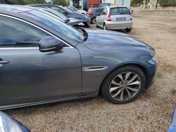 Grey Jaguar XF 2016 in Panevezys, with an engine capacity of 2.00 L and mileage of 249 thousand km for 4800 €, photo 9 on AUTOMOTO.COM.LV