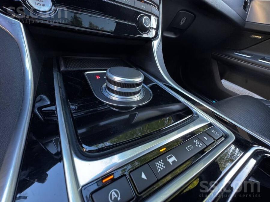 Grey Jaguar XF 2016 in Daugavpils, with an engine capacity of 3.00 L and mileage of 104 thousand km for 18500 €, photo 18 on AUTOMOTO.COM.LV