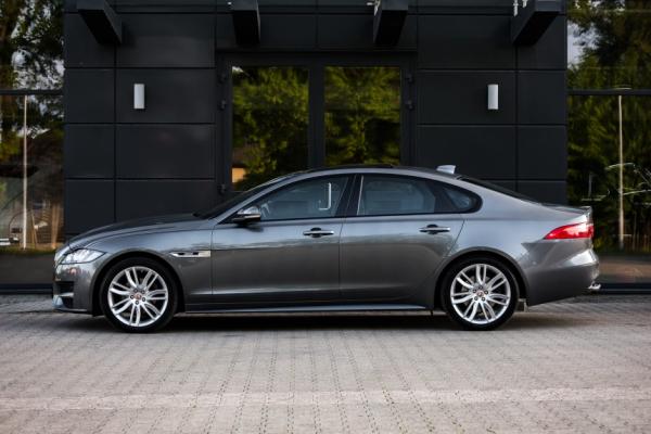 Grey Jaguar XF 2016 in Riga, with an engine capacity of 2.00 L and mileage of 142 thousand km for 16500 €, photo 10 on AUTOMOTO.COM.LV