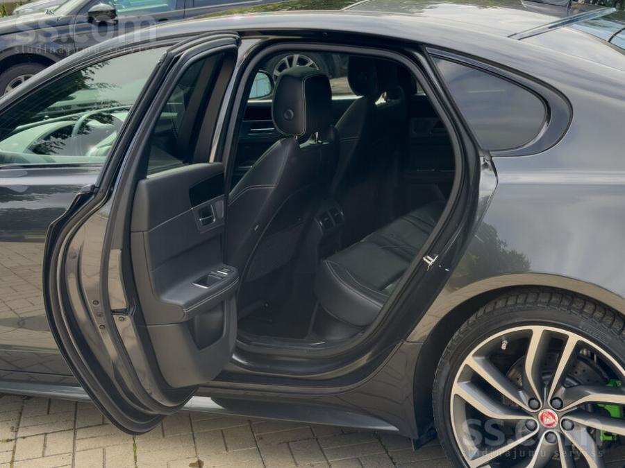 Pelēks Jaguar XF 2016 Daugavpils, ar dzinēja tilpumu 3.00 L un nobraukumu 105 tūkst. km par 17500 €, foto 16 vietnē AUTOMOTO.COM.LV