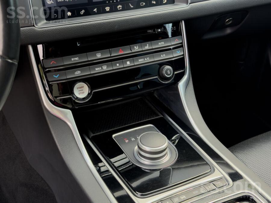 Pelēks Jaguar XF 2016 Daugavpils, ar dzinēja tilpumu 3.00 L un nobraukumu 105 tūkst. km par 17500 €, foto 16 vietnē AUTOMOTO.COM.LV