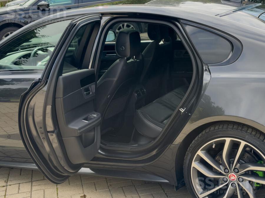 Pelēks Jaguar XF 2016 Daugavpils, ar dzinēja tilpumu 3.00 L un nobraukumu 105 tūkst. km par 17500 €, foto 17 vietnē AUTOMOTO.COM.LV