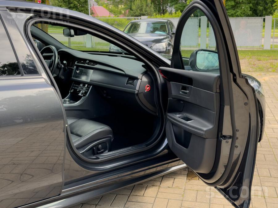 Pelēks Jaguar XF 2016 Daugavpils, ar dzinēja tilpumu 3.00 L un nobraukumu 105 tūkst. km par 17500 €, foto 26 vietnē AUTOMOTO.COM.LV