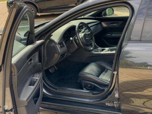 Jaguar XF 2016 Daugavpils vietnē Pelēks Jaguar XF 2016 Daugavpils, ar dzinēja tilpumu 2.99 L un nobraukumu 105 tūkst. km par 16500 €, foto 5 vietnē AUTOMOTO.COM.LV