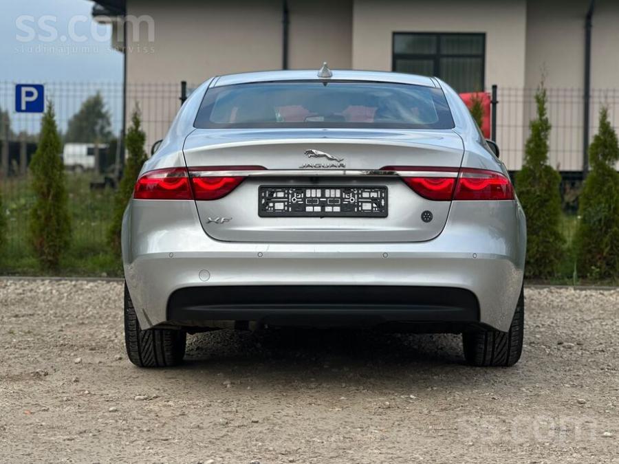 Grey Jaguar XF 2016 in Jelgava, with an engine capacity of 2.00 L and mileage of 0 thousand km for 8590 €, photo 6 on AUTOMOTO.COM.LV