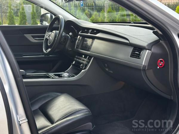 Grey Jaguar XF 2016 in Jelgava, with an engine capacity of 2.00 L and mileage of 0 thousand km for 8590 €, photo 10 on AUTOMOTO.COM.LV