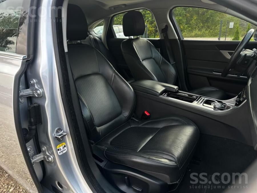 Grey Jaguar XF 2016 in Jelgava, with an engine capacity of 2.00 L and mileage of 0 thousand km for 8590 €, photo 11 on AUTOMOTO.COM.LV