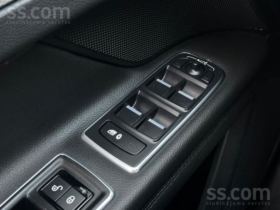 Grey Jaguar XF 2016 in Jelgava, with an engine capacity of 2.00 L and mileage of 0 thousand km for 8590 €, photo 16 on AUTOMOTO.COM.LV