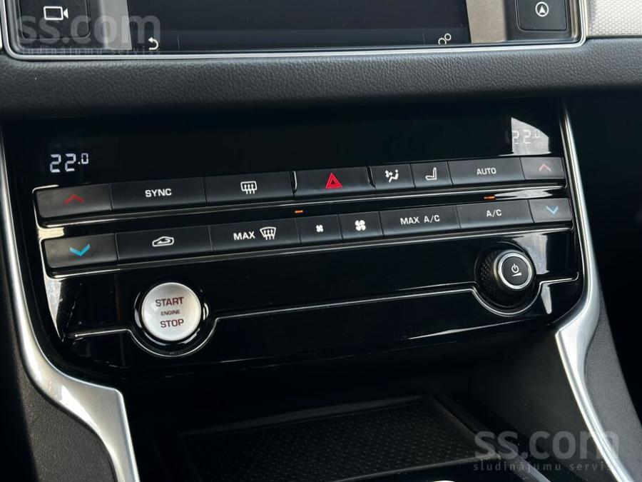 Grey Jaguar XF 2016 in Jelgava, with an engine capacity of 2.00 L and mileage of 0 thousand km for 8590 €, photo 24 on AUTOMOTO.COM.LV
