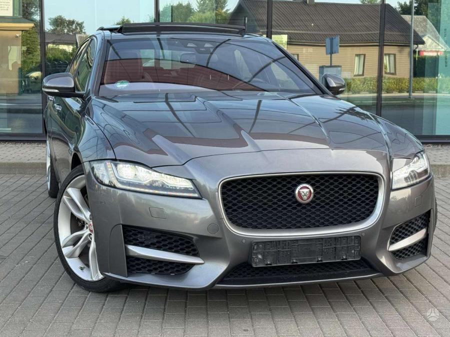Grey Jaguar XF 2017 in Utena, with an engine capacity of 2.99 L and mileage of 260 thousand km for 9990 €, photo 1 on AUTOMOTO.COM.LV