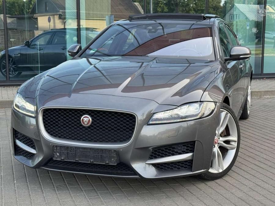 Grey Jaguar XF 2017 in Utena, with an engine capacity of 2.99 L and mileage of 260 thousand km for 9990 €, photo 4 on AUTOMOTO.COM.LV