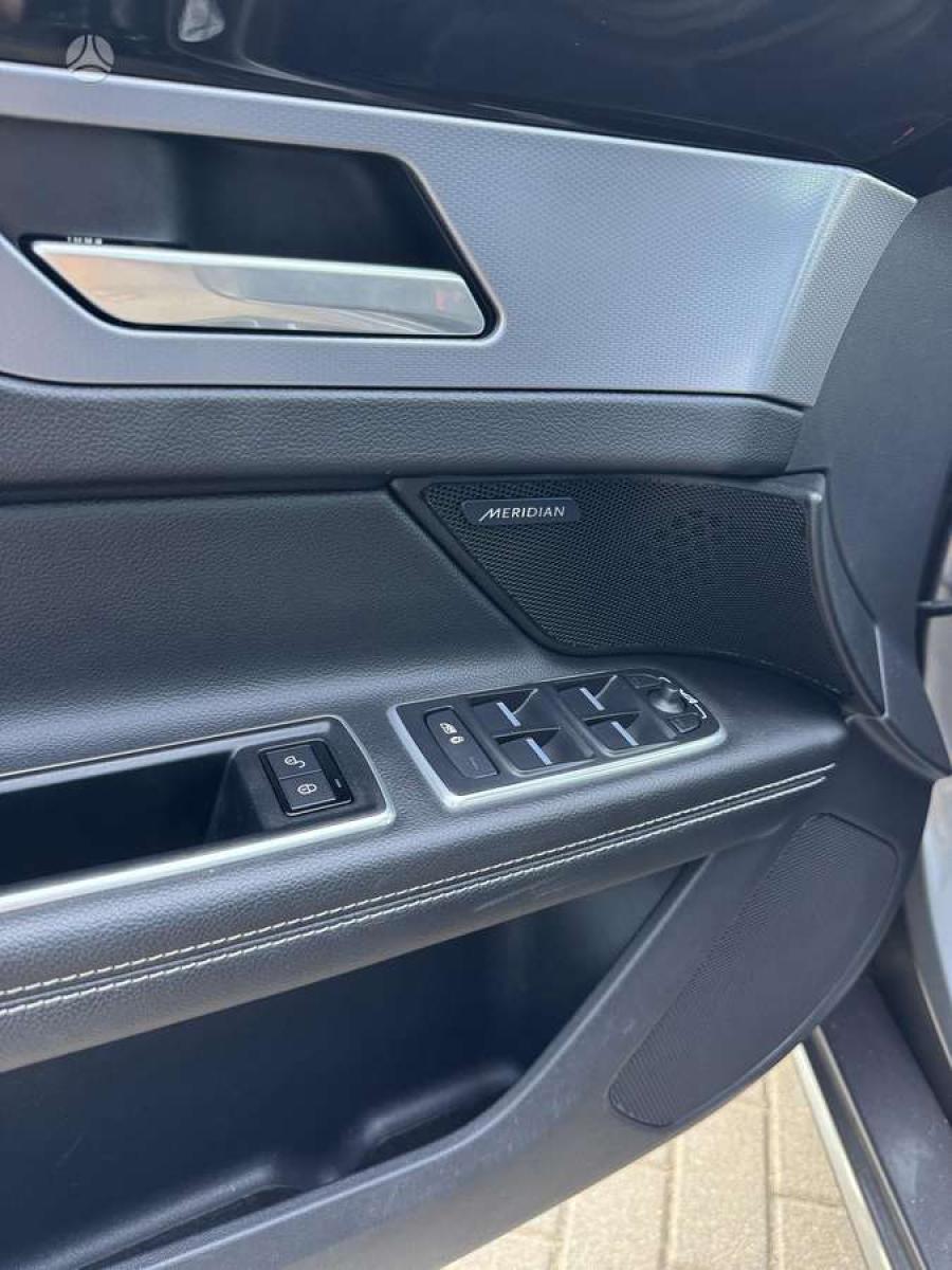 Grey Jaguar XF 2017 in Utena, with an engine capacity of 2.99 L and mileage of 260 thousand km for 9990 €, photo 13 on AUTOMOTO.COM.LV