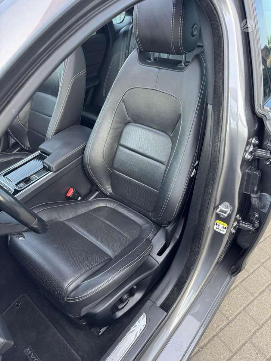 Grey Jaguar XF 2017 in Utena, with an engine capacity of 2.99 L and mileage of 260 thousand km for 9990 €, photo 15 on AUTOMOTO.COM.LV