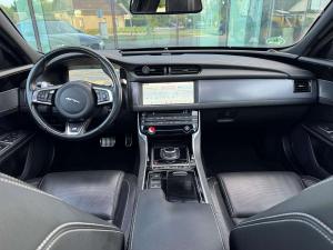 Grey Jaguar XF 2017 in Utena, with an engine capacity of 2.99 L and mileage of 260 thousand km for 9990 €, photo 16 on AUTOMOTO.COM.LV
