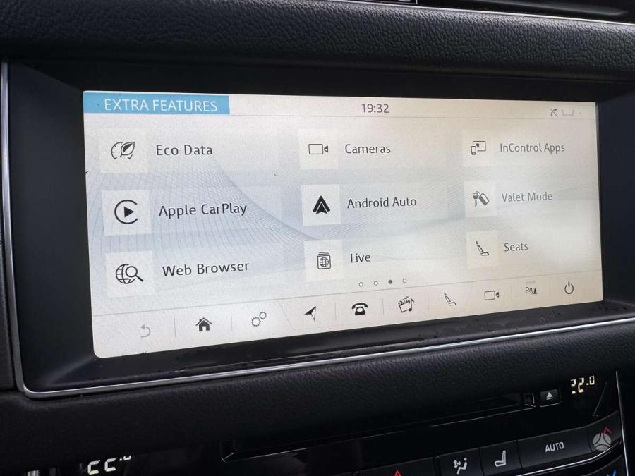 Grey Jaguar XF 2017 in Utena, with an engine capacity of 2.99 L and mileage of 260 thousand km for 9990 €, photo 17 on AUTOMOTO.COM.LV