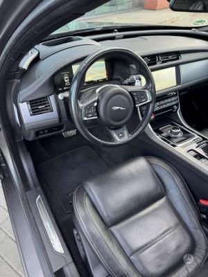 Grey Jaguar XF 2017 in Utena, with an engine capacity of 2.99 L and mileage of 260 thousand km for 9990 €, photo 19 on AUTOMOTO.COM.LV