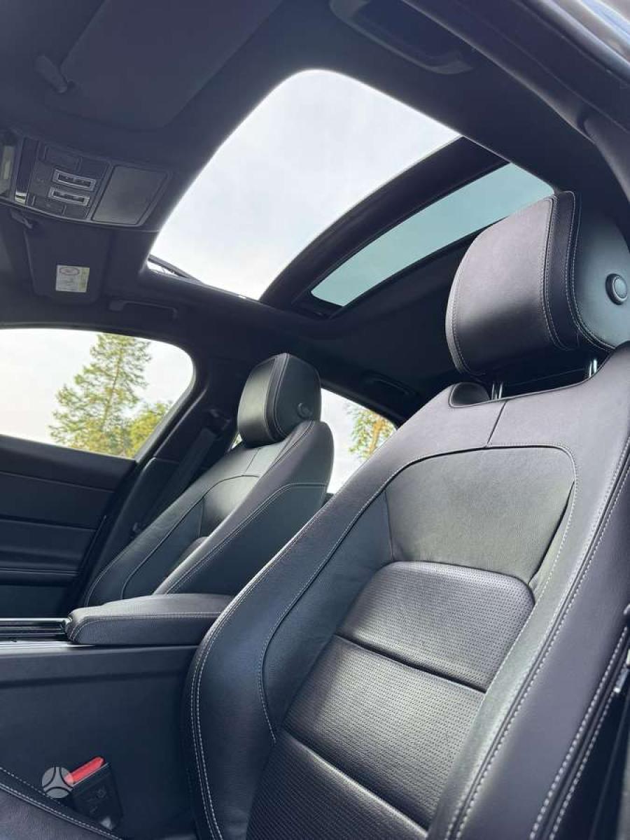 Grey Jaguar XF 2017 in Utena, with an engine capacity of 2.99 L and mileage of 260 thousand km for 9990 €, photo 21 on AUTOMOTO.COM.LV