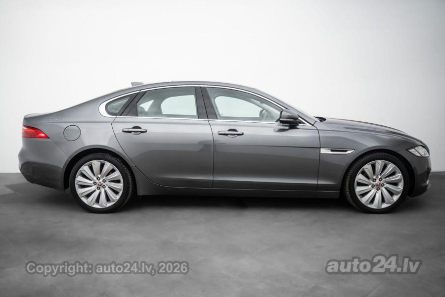 Grey Jaguar XF 2017 in Tallinn, with an engine capacity of 2.00 L and mileage of 196 thousand km for 12999 €, photo 5 on AUTOMOTO.COM.LV
