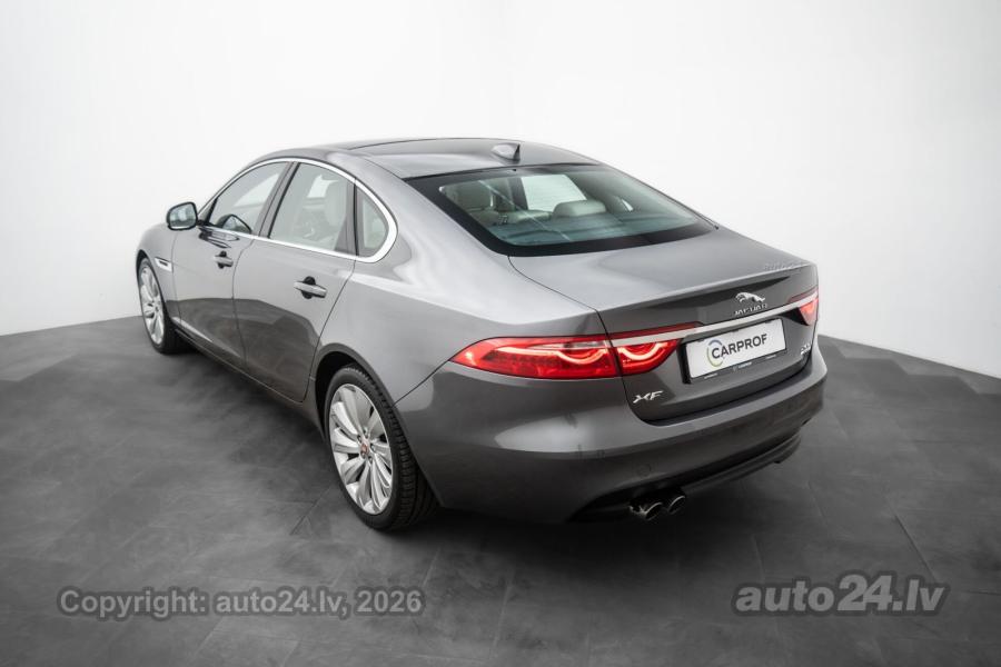 Grey Jaguar XF 2017 in Tallinn, with an engine capacity of 2.00 L and mileage of 196 thousand km for 12999 €, photo 8 on AUTOMOTO.COM.LV