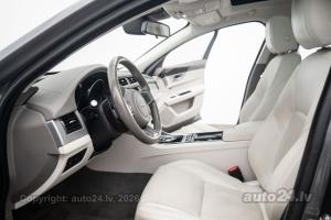 Grey Jaguar XF 2017 in Tallinn, with an engine capacity of 2.00 L and mileage of 196 thousand km for 12999 €, photo 9 on AUTOMOTO.COM.LV