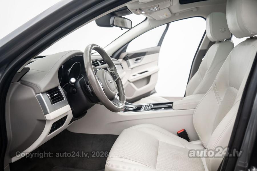 Grey Jaguar XF 2017 in Tallinn, with an engine capacity of 2.00 L and mileage of 196 thousand km for 12999 €, photo 9 on AUTOMOTO.COM.LV